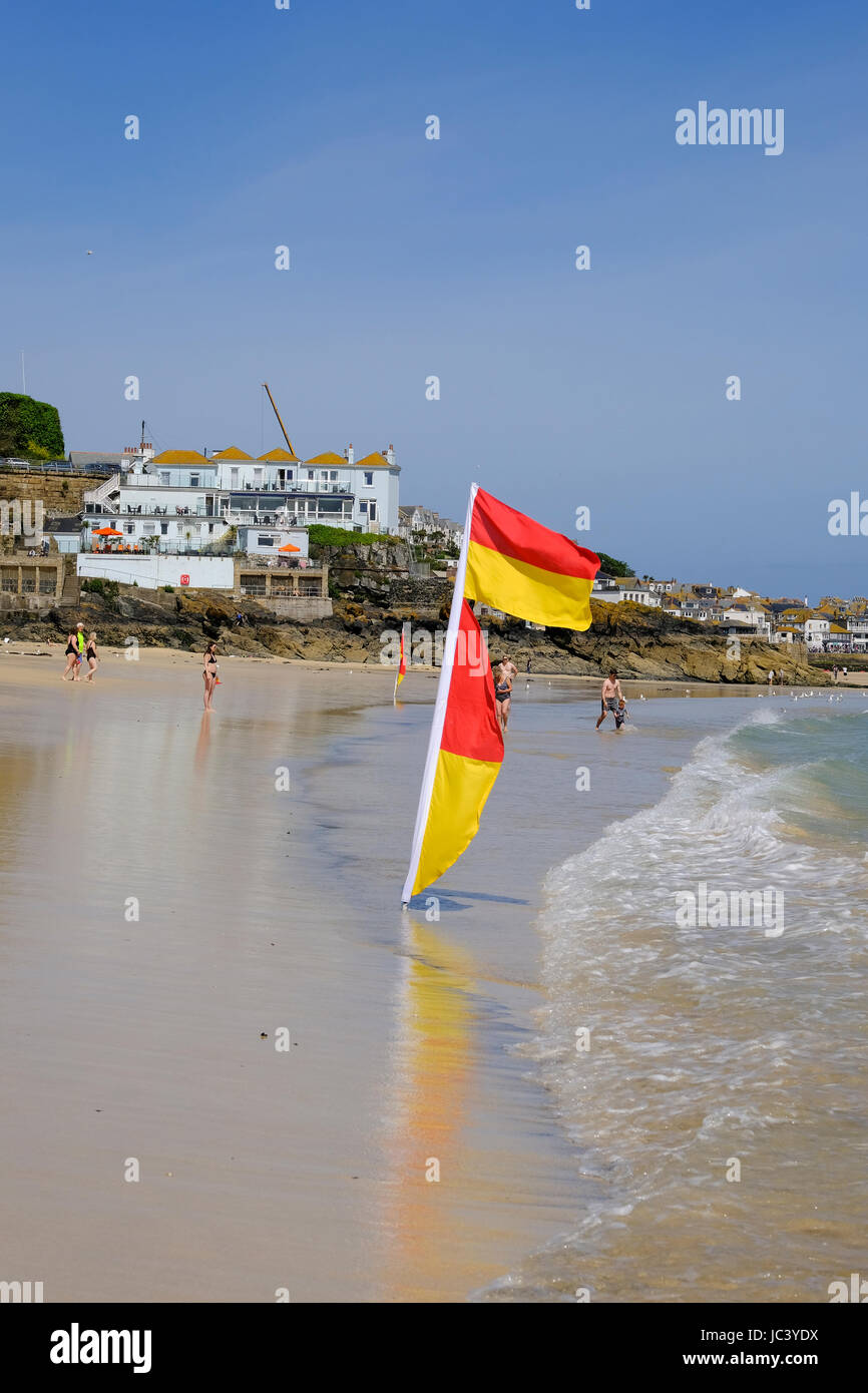 Lifeguard safety flags on the beach at St Ives, Cornwall Stock Photo ...