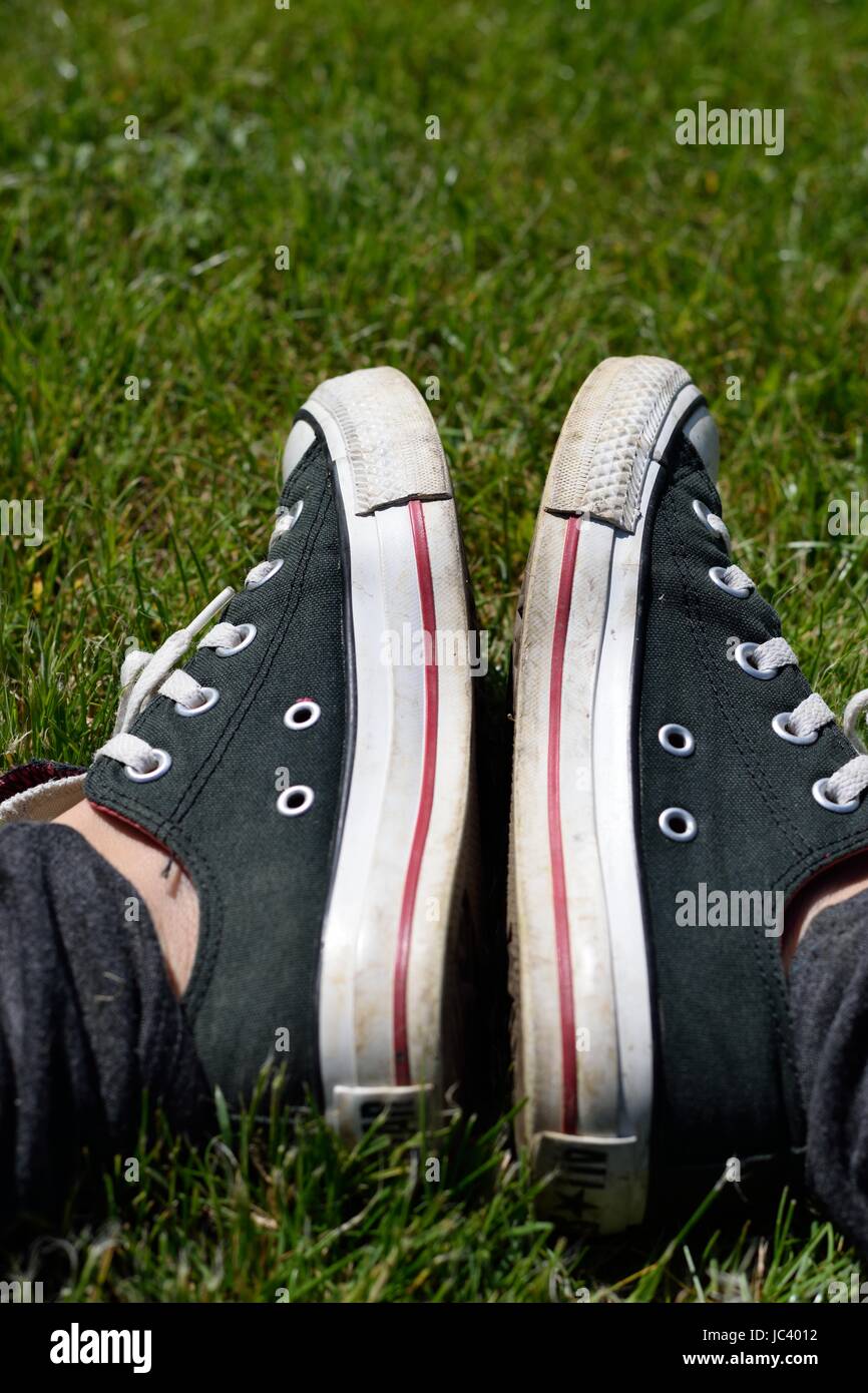 Black converse sneakers hi-res stock photography and images - Alamy