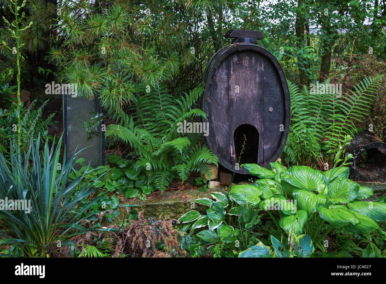 Altes weinfass hi-res stock photography and images - Alamy