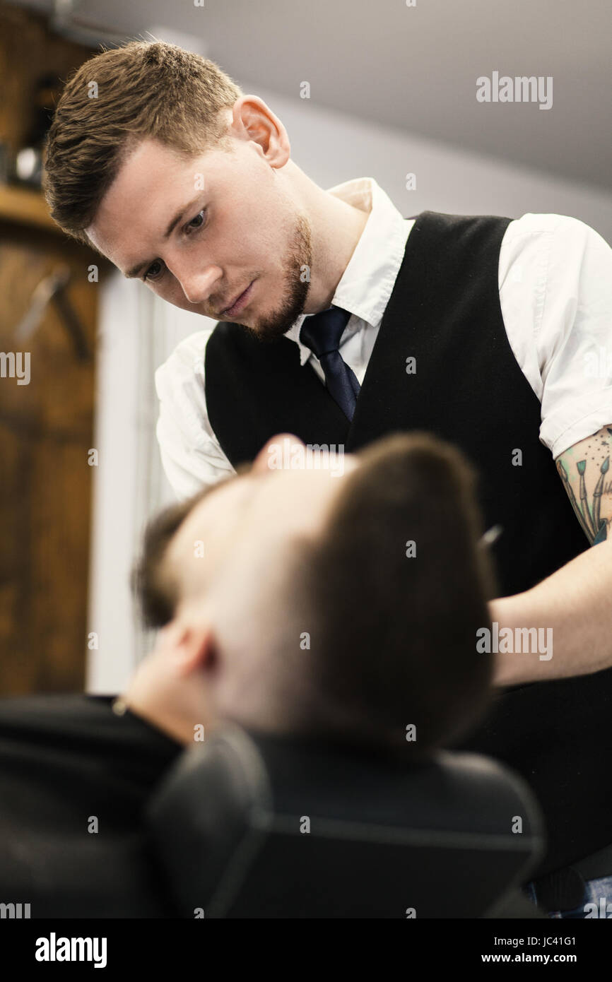 Professional barber doing a haircut Stock Photo - Alamy