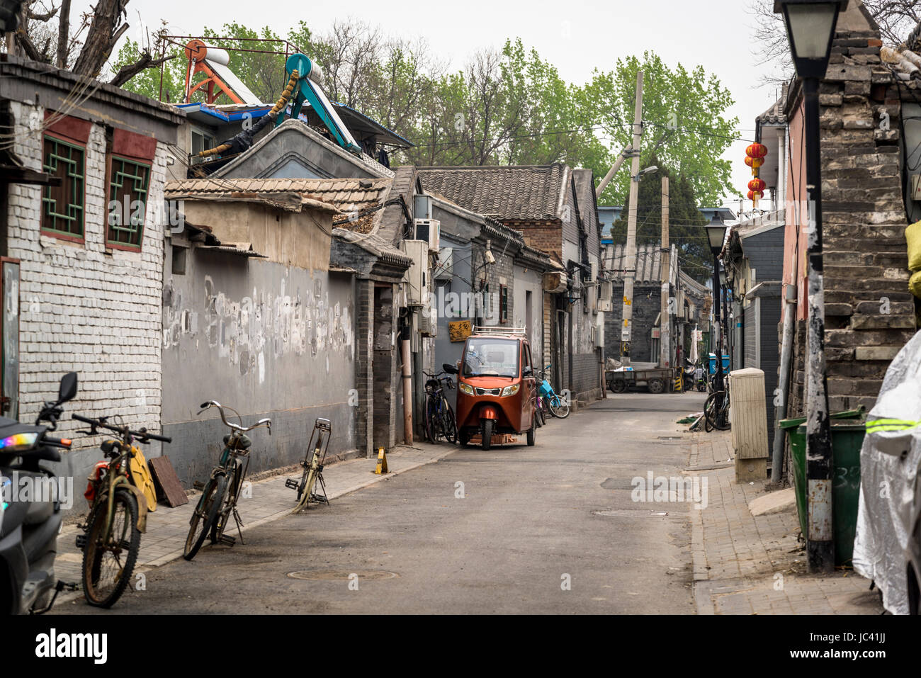 Old hutong area hi-res stock photography and images - Alamy