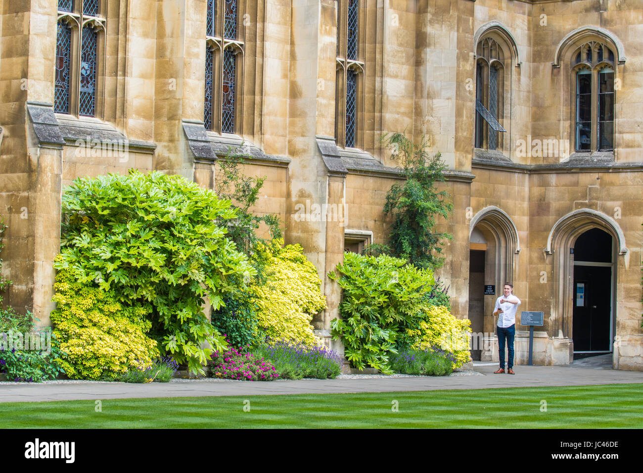 Corner courtyard hi-res stock photography and images - Alamy