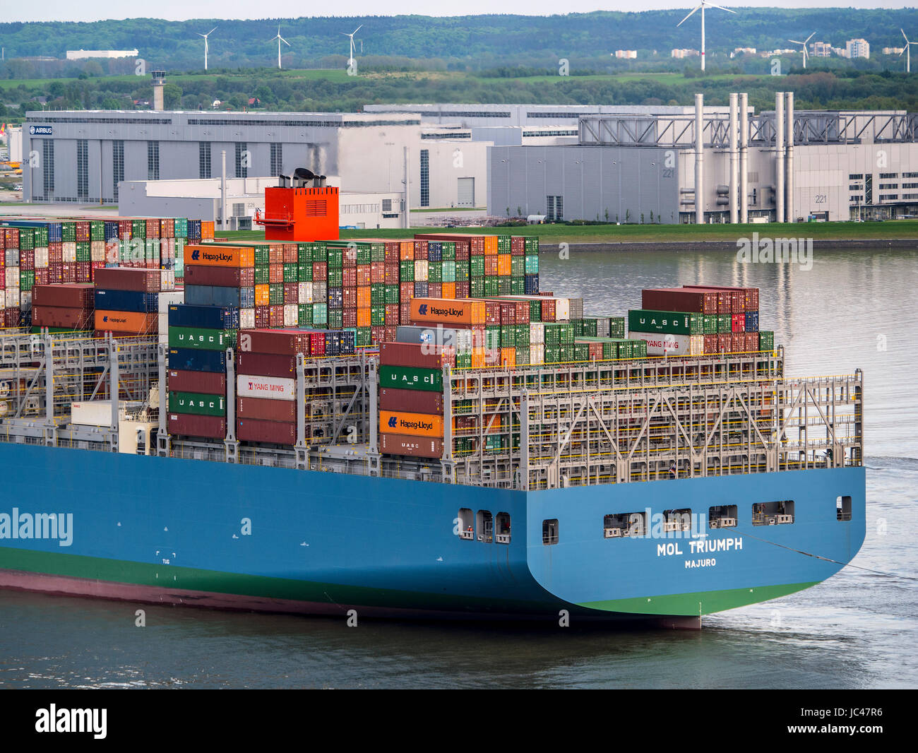 Containerschiff MOL Triumph, Elbe and Airbus-plant seen from Restaurant ...