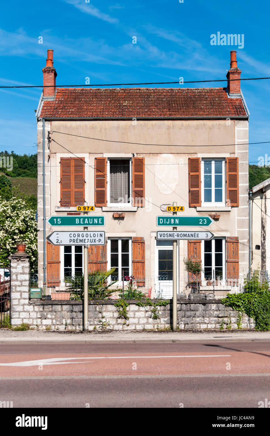 Small towns and rural buildings hi-res stock photography and images - Alamy