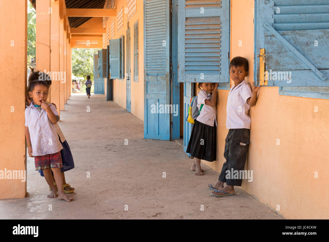 Kids during lunch break at school Stock Photo - Alamy