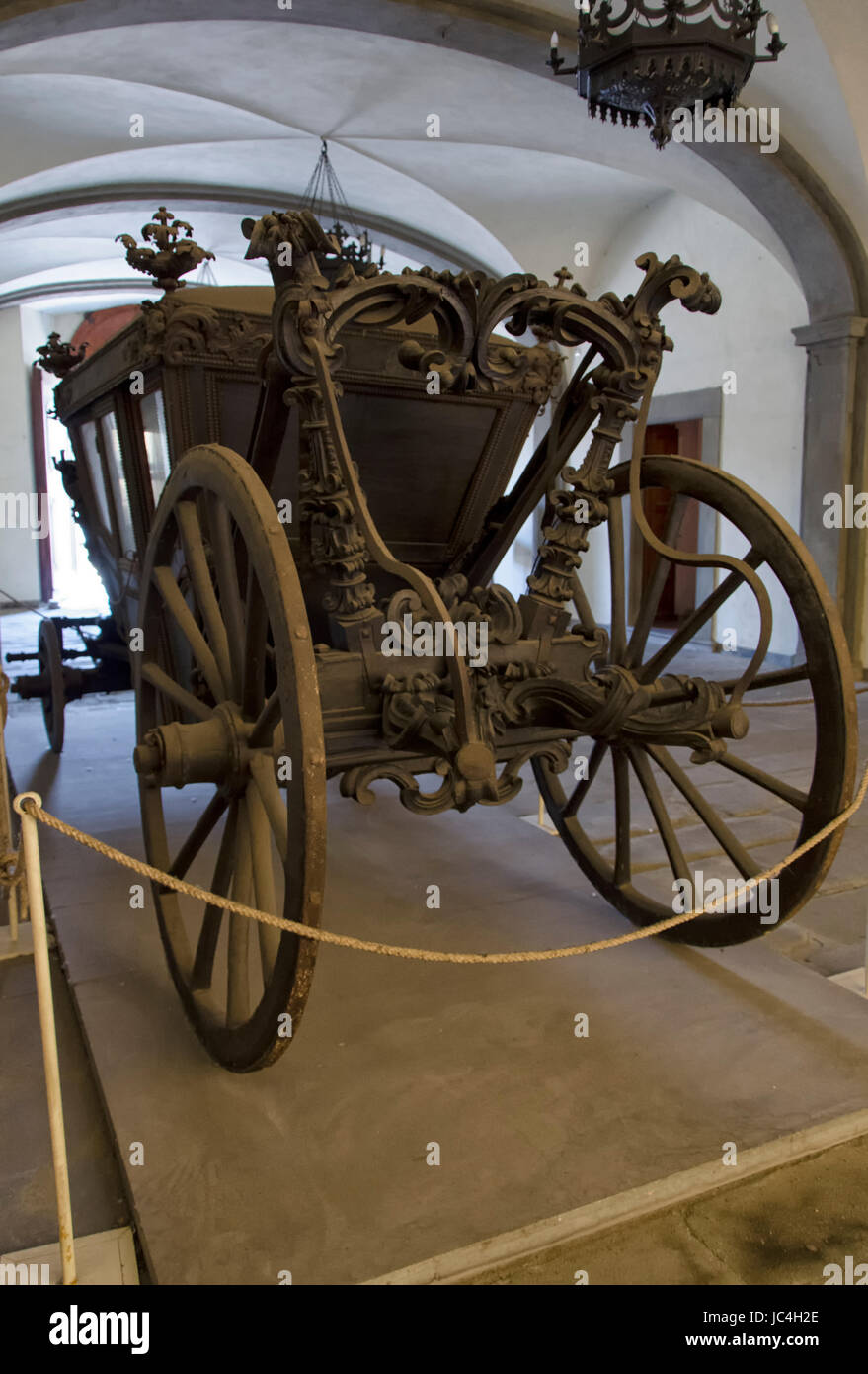 Enclosed horse drawn carriage hi-res stock photography and images - Alamy