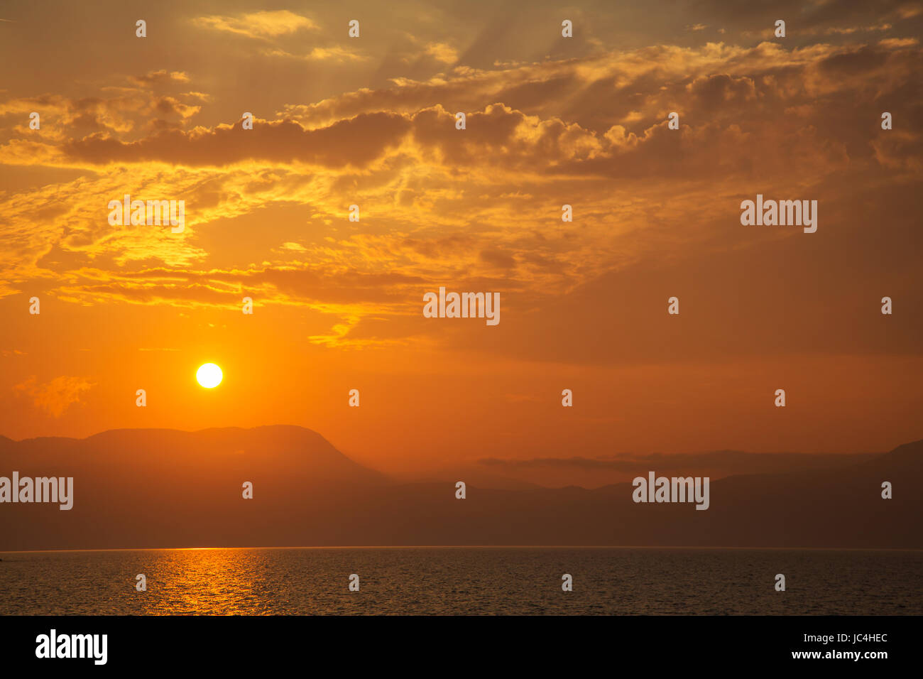 Natural background: sunset or sunrise on the ocean. Sky texture Stock ...