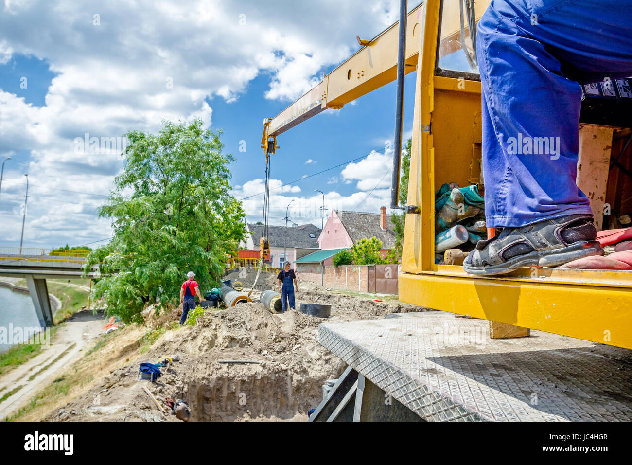Crane lowering pipe hi-res stock photography and images - Alamy