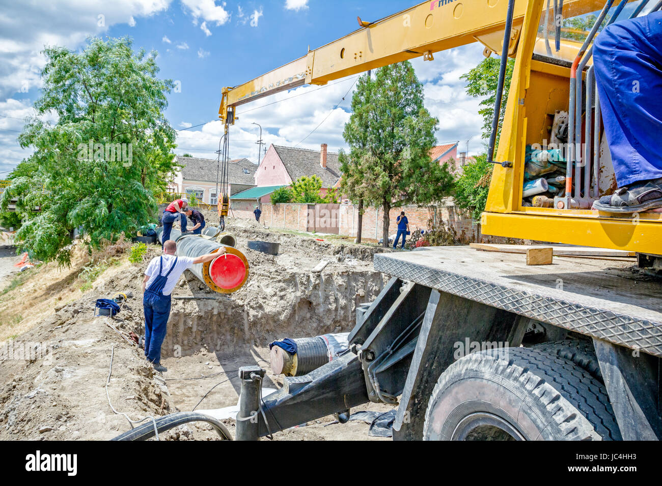 Crane lowering pipe hi-res stock photography and images - Alamy
