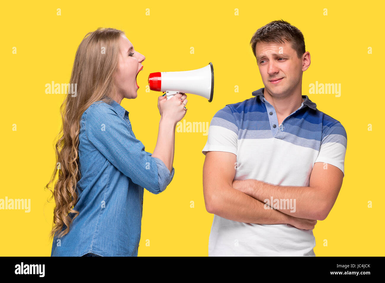 Man woman yelling at each other hi-res stock photography and images - Alamy