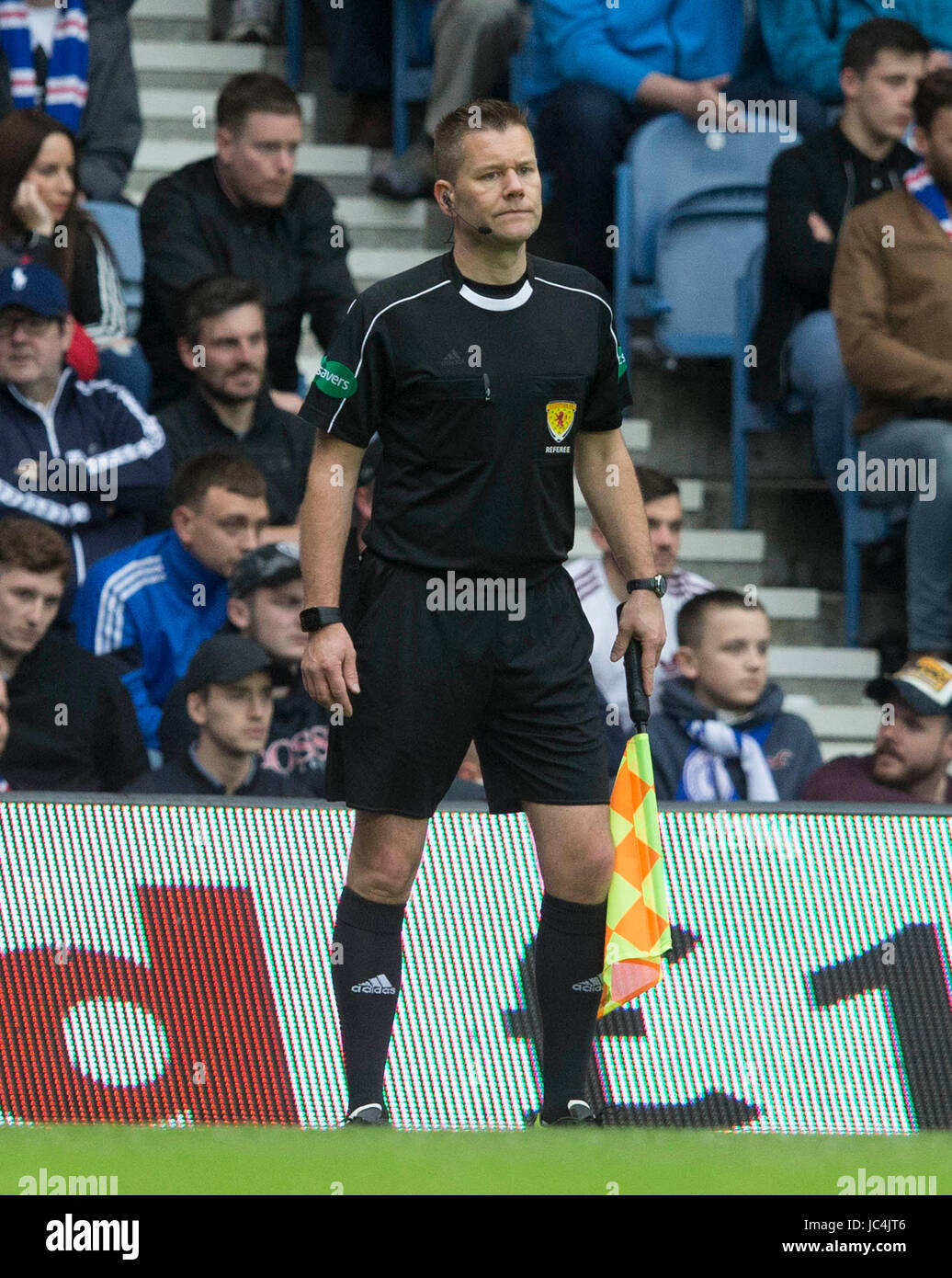 Assistant referee alasdair ross hi-res stock photography and images - Alamy
