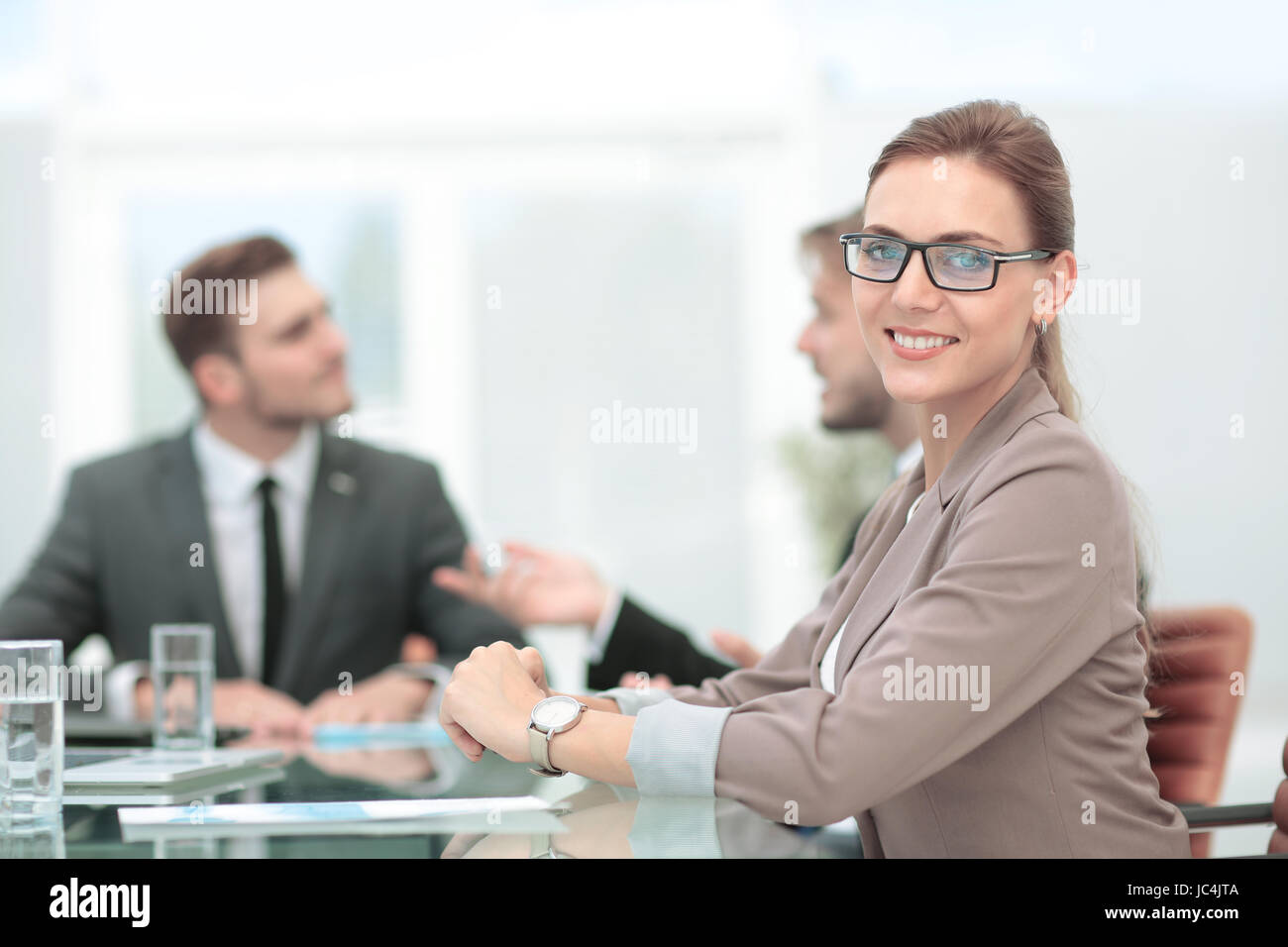 A group of successful business people. Discussion of the importa Stock ...