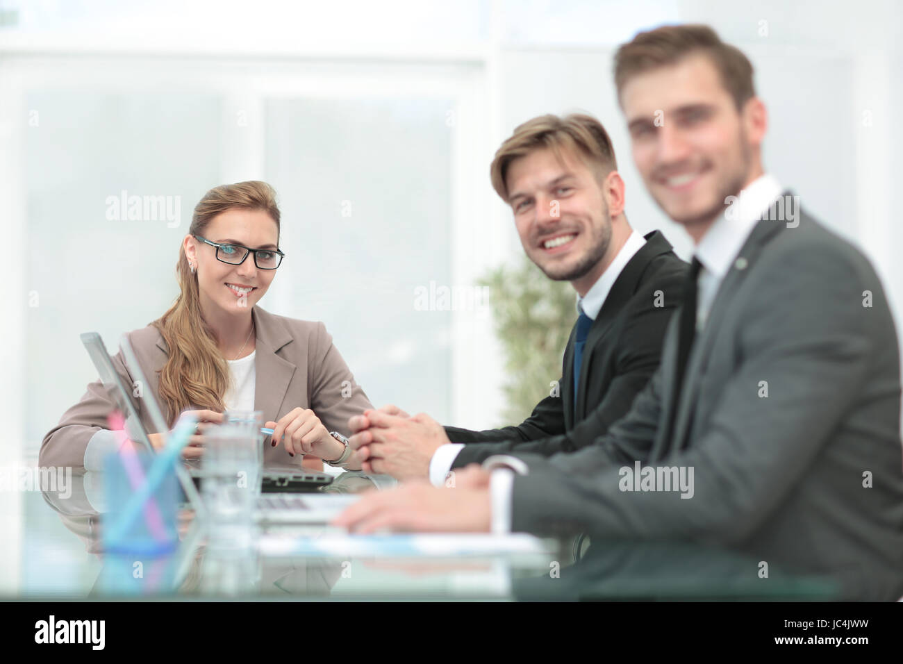 A group of successful business people. Discussion of the importa Stock ...