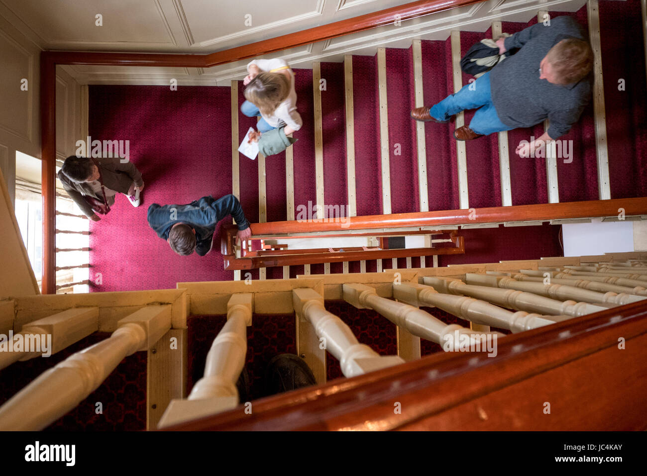 Birds eye view people walking hi-res stock photography and images - Alamy