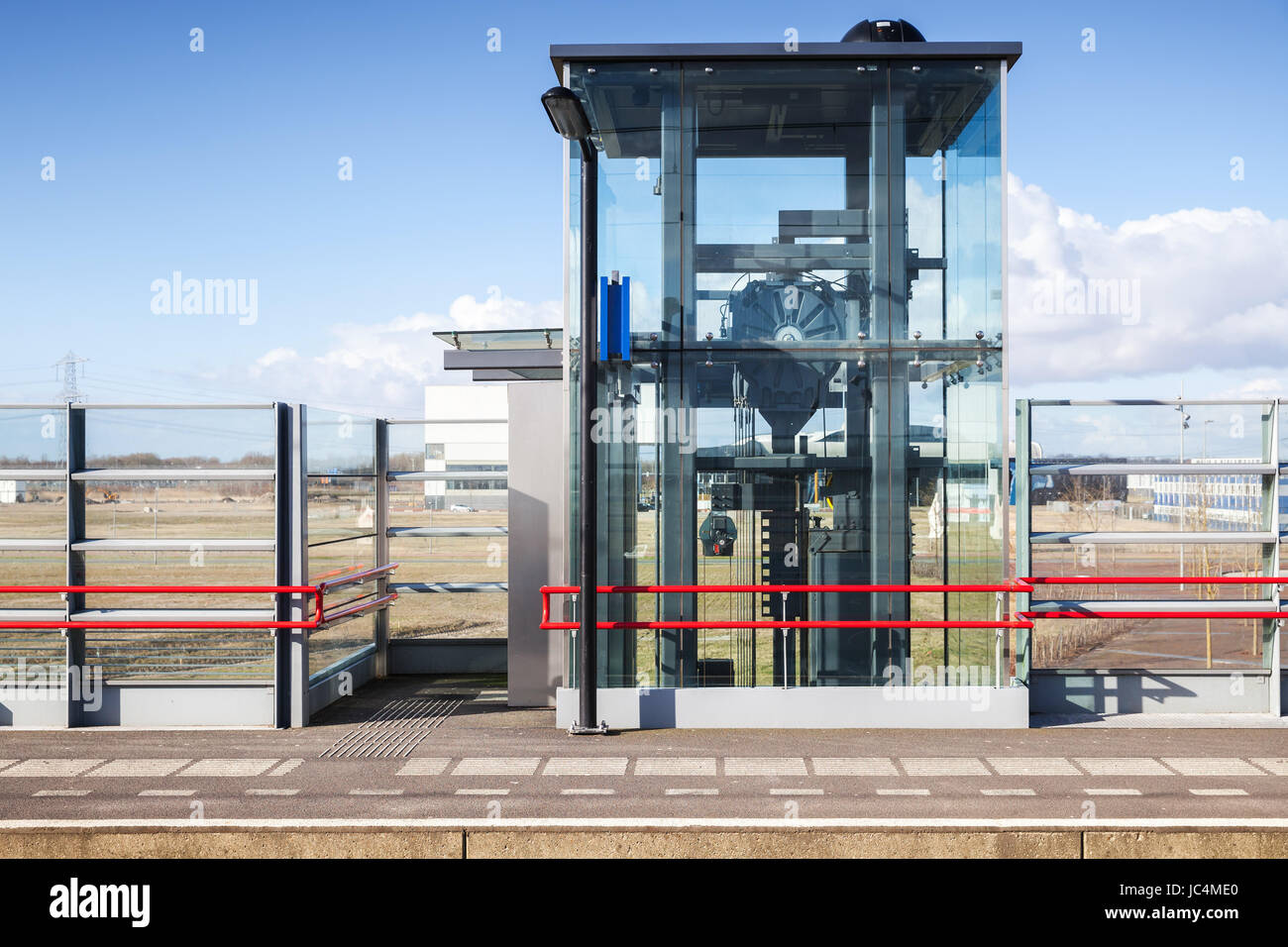 Outdoor glass elevator hi-res stock photography and images - Alamy