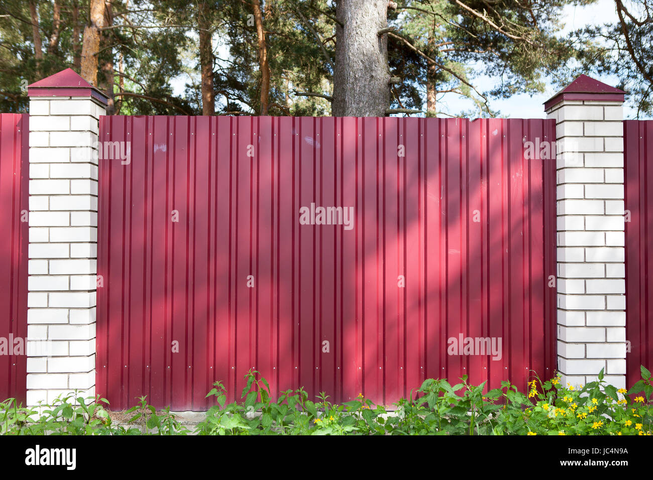 Steel fence panels hi-res stock photography and images - Alamy
