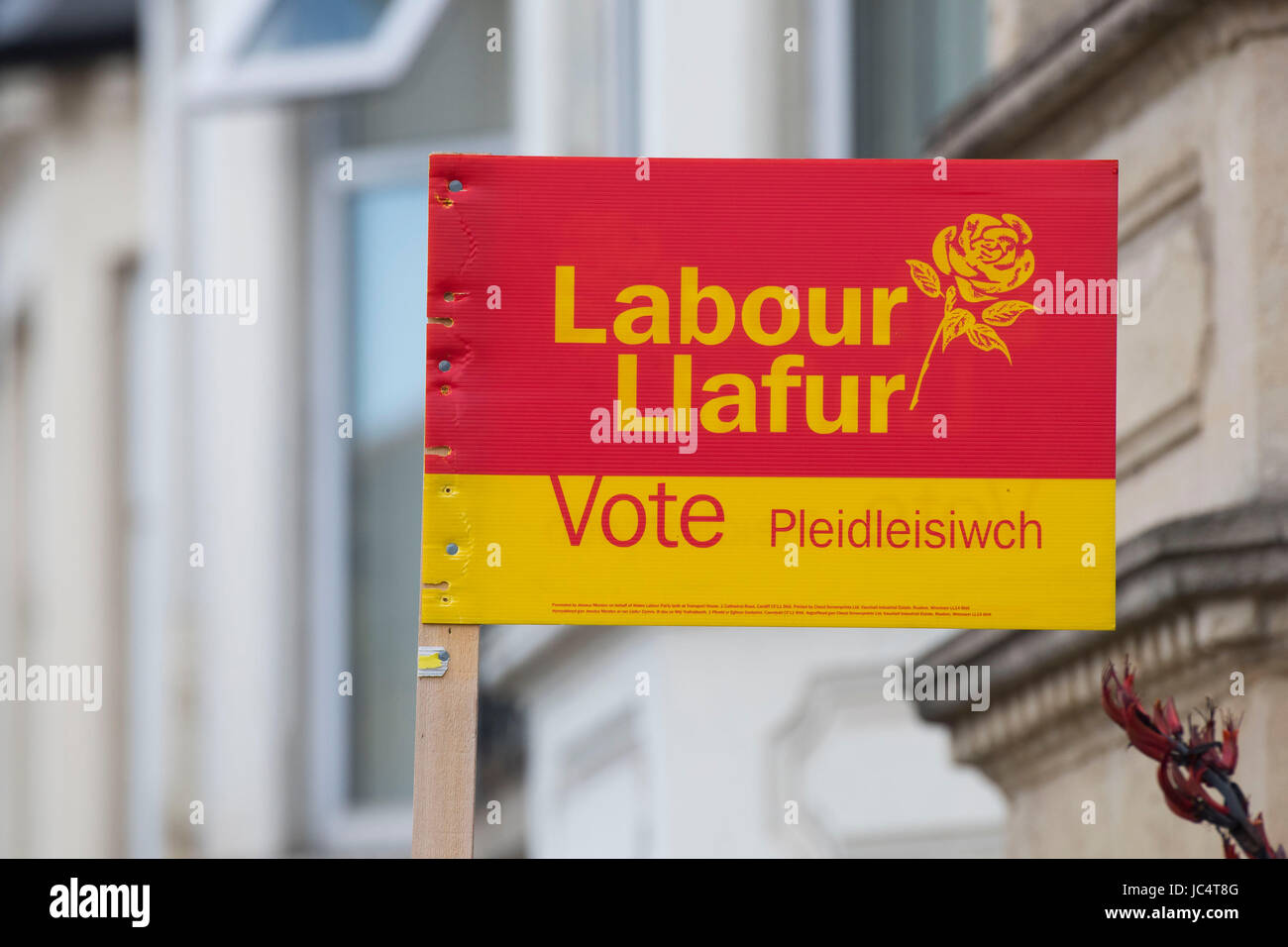 Vote labour sign hi-res stock photography and images - Alamy