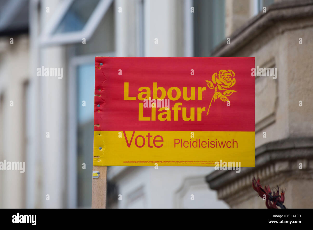 Vote labour sign hi-res stock photography and images - Alamy