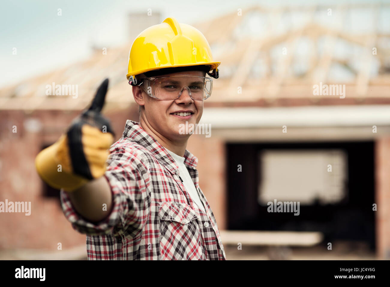 Construction worker gesturing thumbs up Stock Photo - Alamy