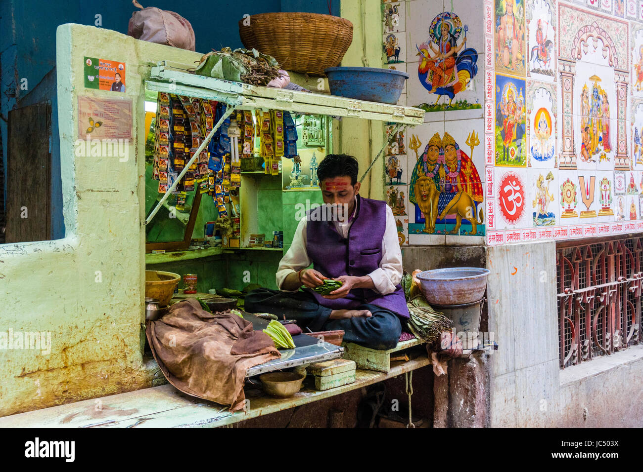 A man is preparing pan, betelnut, in the streets of the suburb Godowlia ...