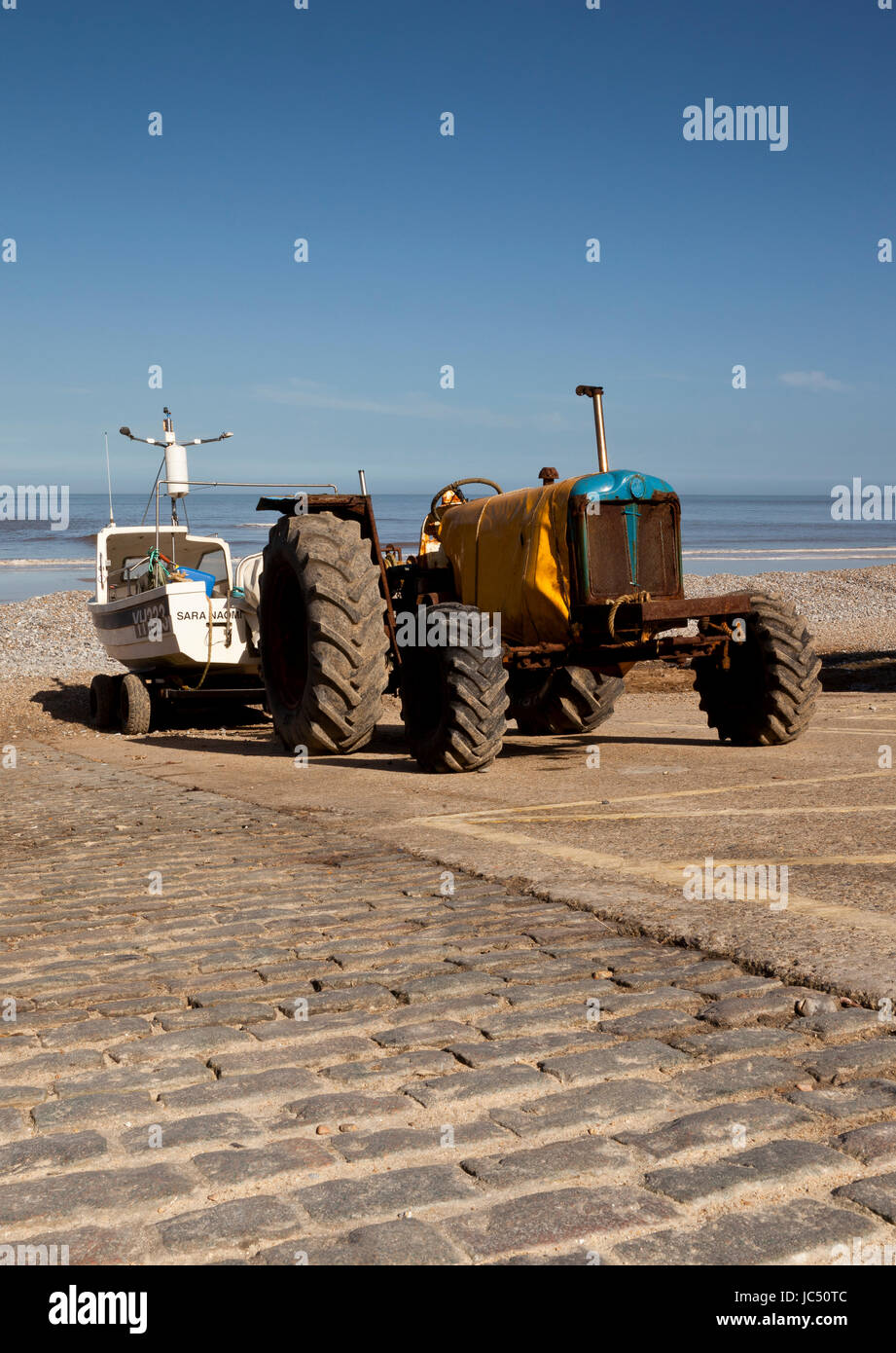 Towing tractors hi-res stock photography and images - Alamy