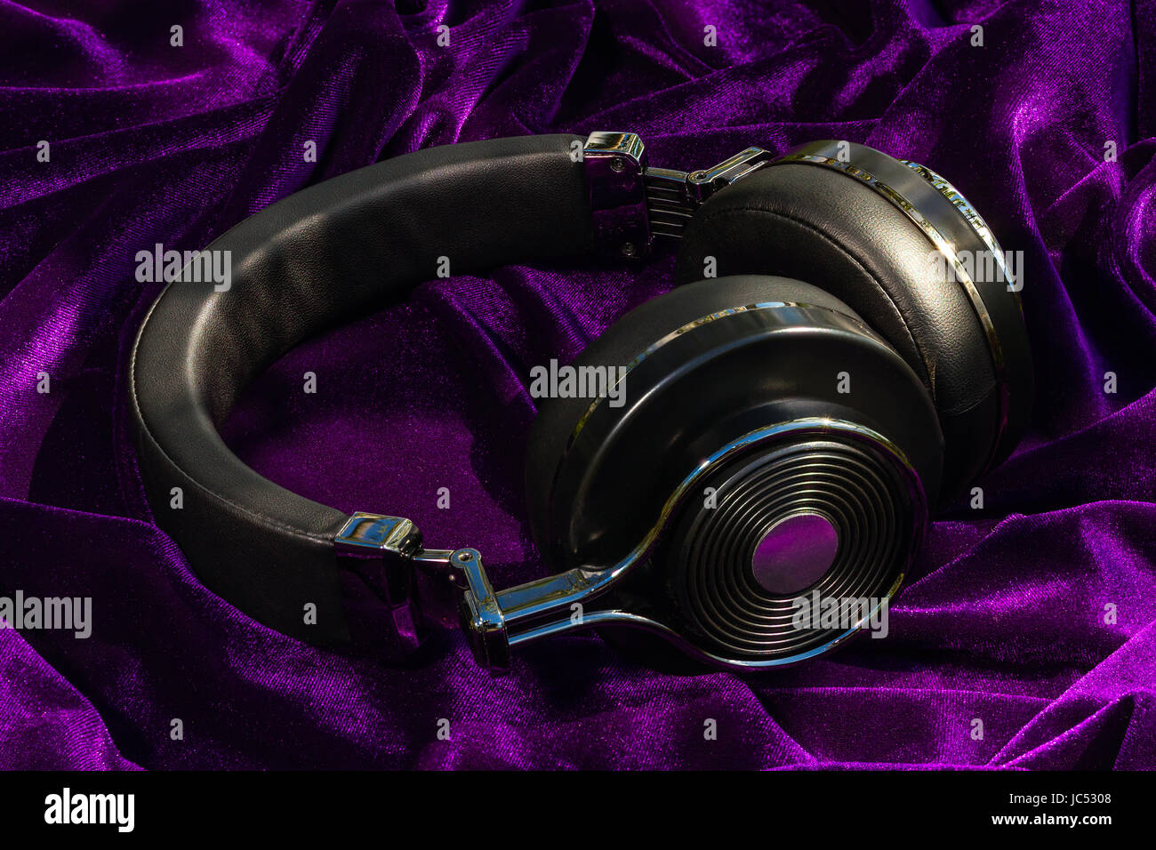wireless bluetooth travel headphones Stock Photo - Alamy
