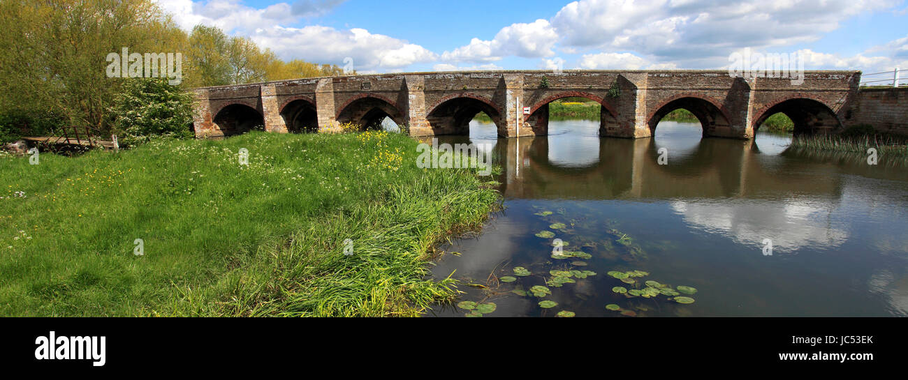 Stone bridge over the River Nene, Irthlingborough Town ...