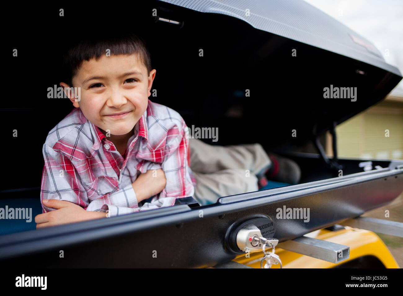Boy in a box hi-res stock photography and images - Alamy