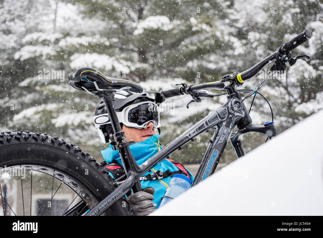 New car loading hi-res stock photography and images - Alamy