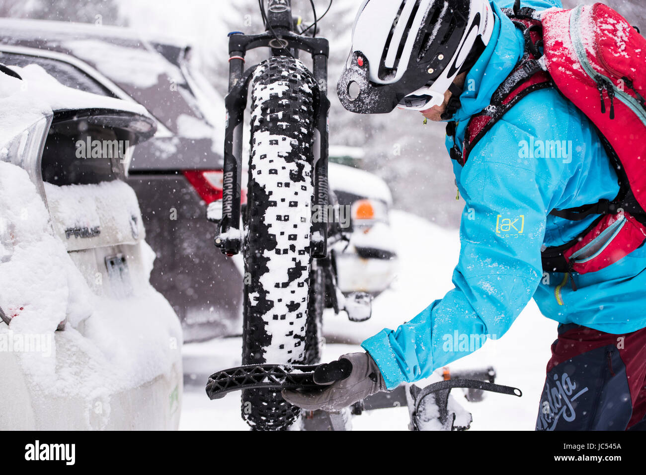 New car loading hi-res stock photography and images - Alamy