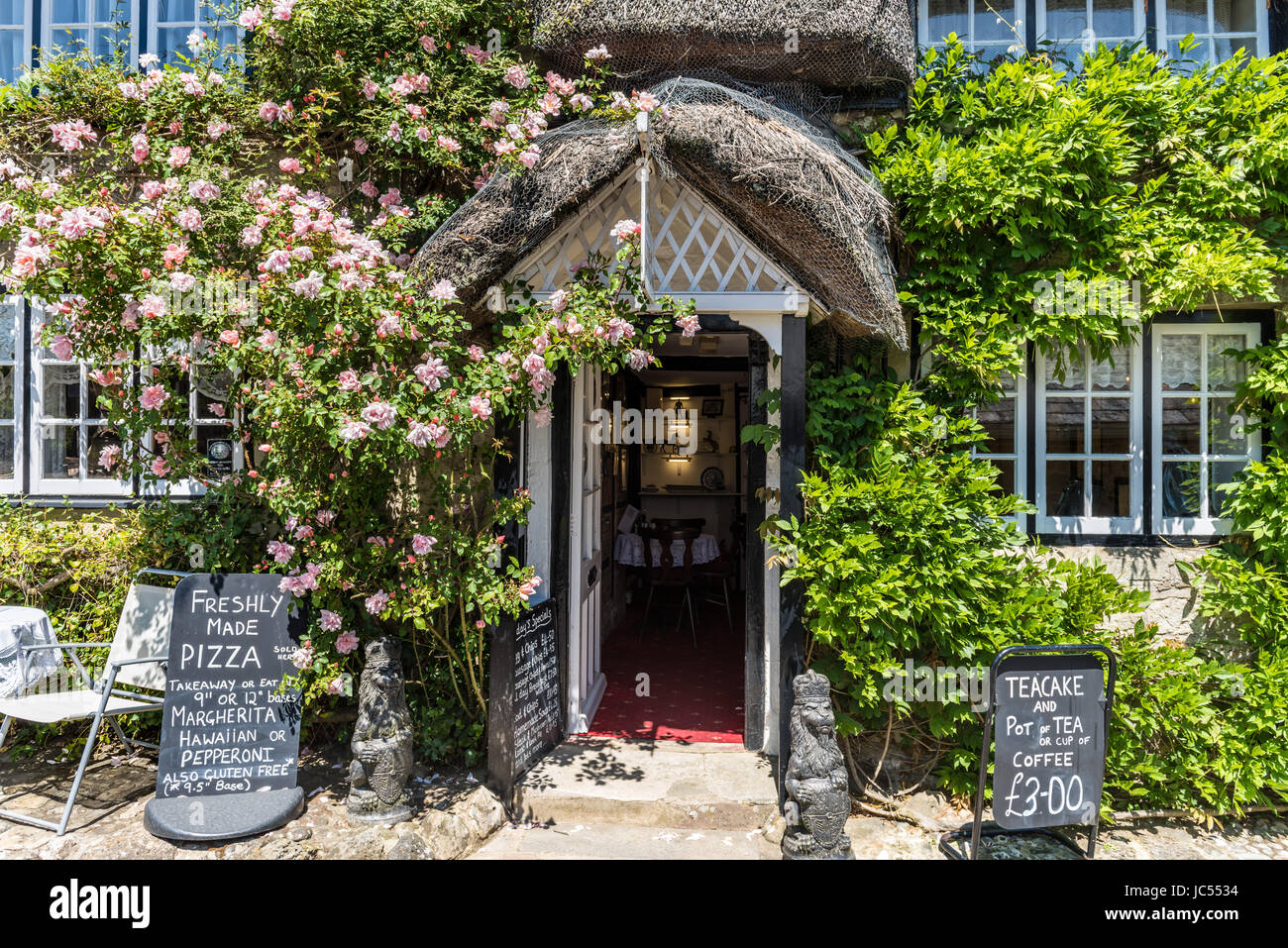 Cottage tea rooms hi-res stock photography and images - Alamy