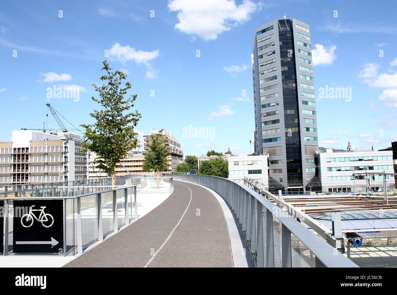 New Moreelsebrug bicycle & pedestrian bridge, Utrecht, Netherlands ...