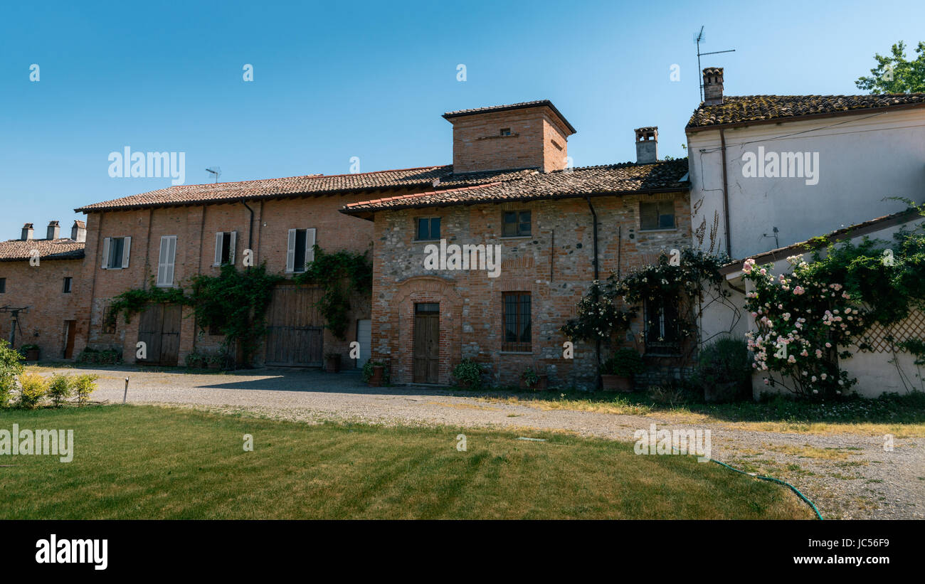 Rural house in Italy Stock Photo - Alamy