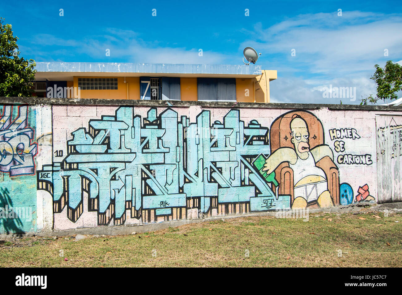 Street graffiti urban walls spray graphics hi-res stock photography and ...