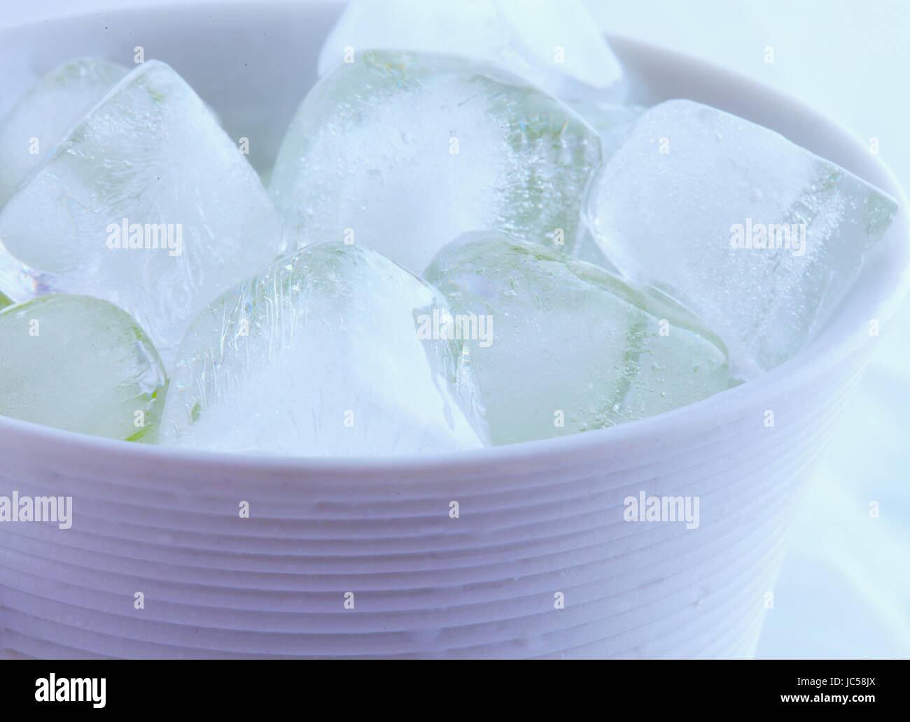 White cup full of ice cubes, close up Stock Photo - Alamy