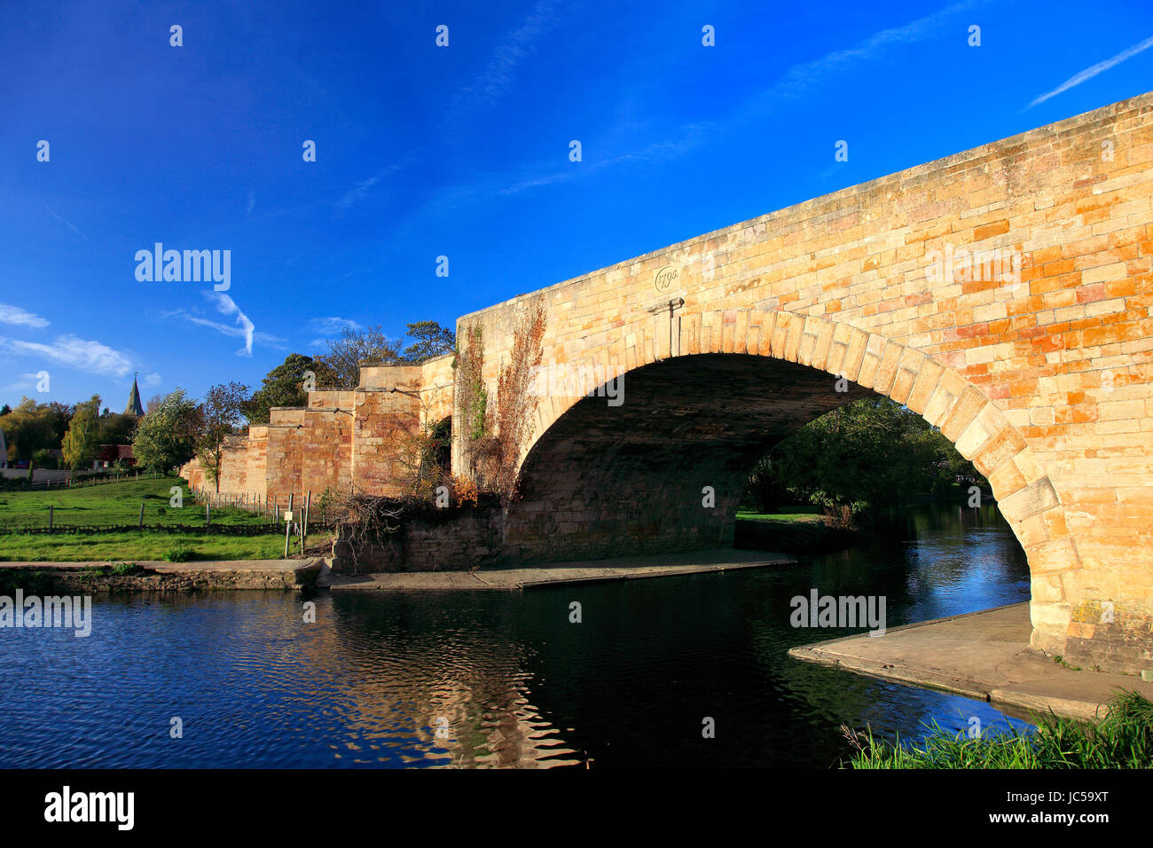 Stone bridge over the river Nene, Wansford village, Cambridgeshire ...