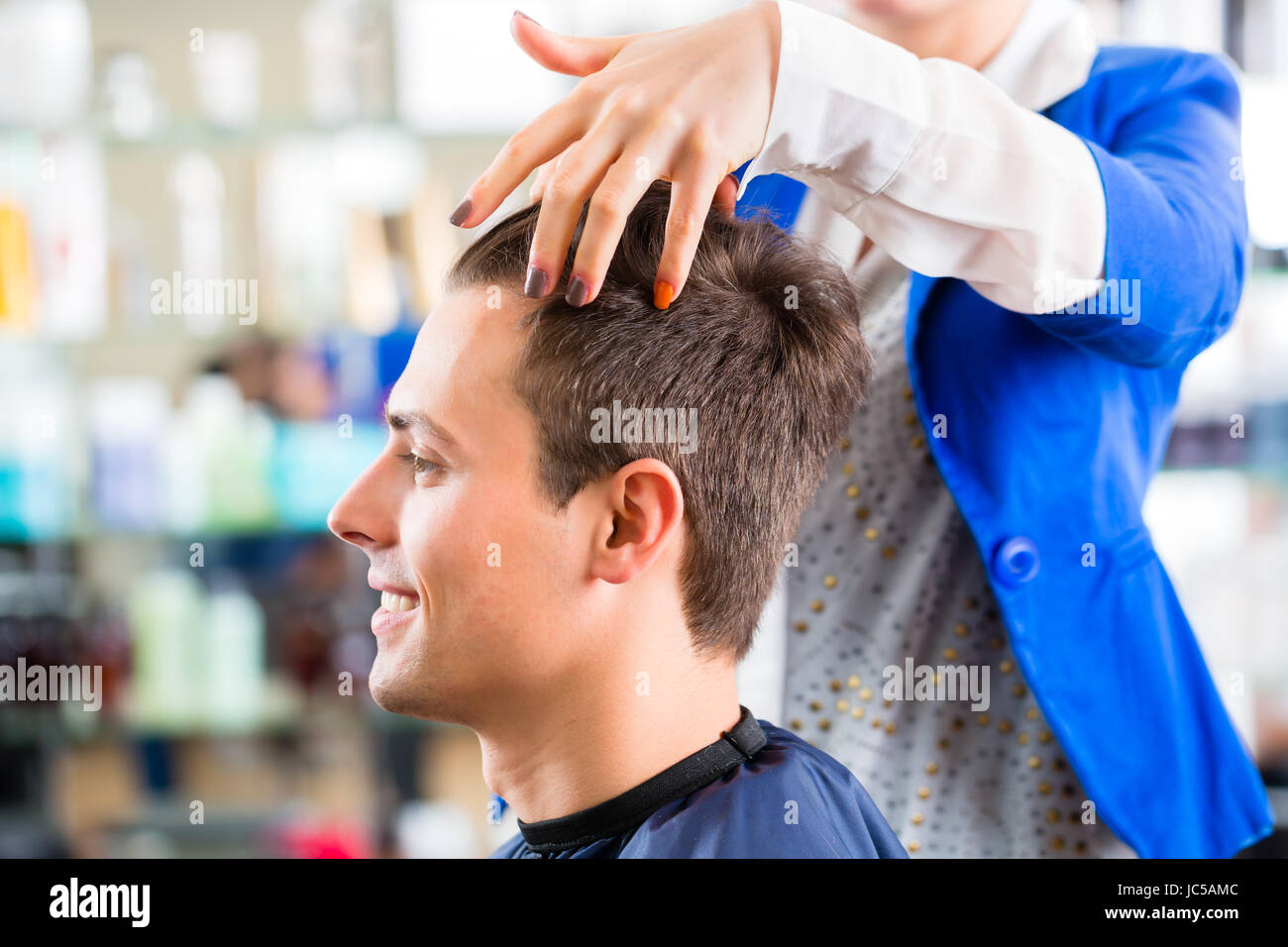 Female coiffeur cutting men hair in hairdresser shop Stock Photo - Alamy