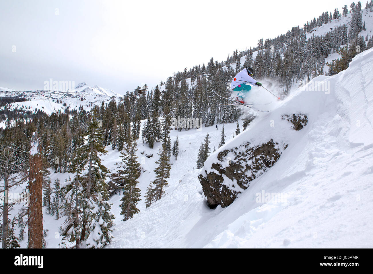 Side view unrecognizable skier hi-res stock photography and images - Alamy