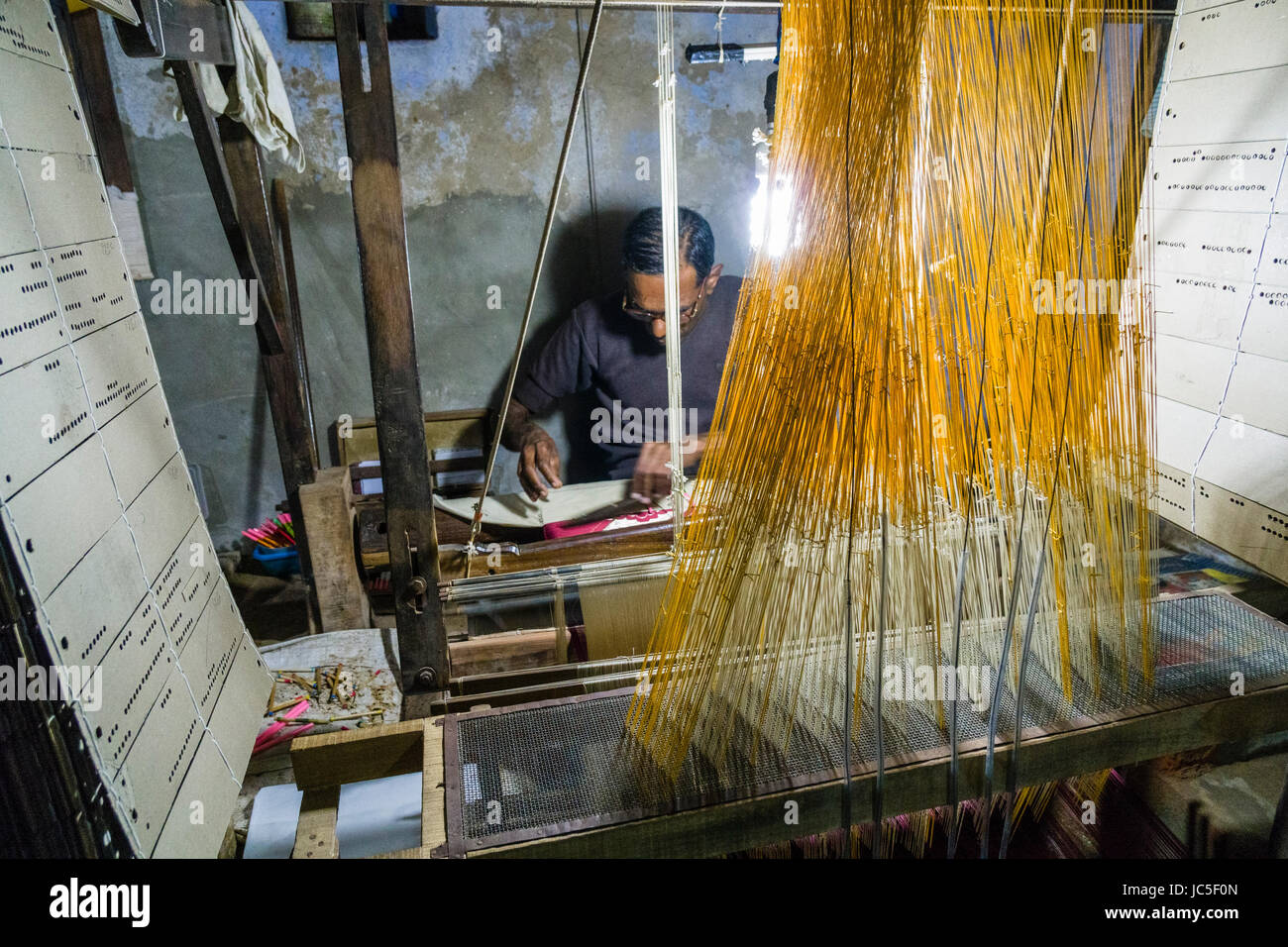Old man weaving hi-res stock photography and images - Alamy