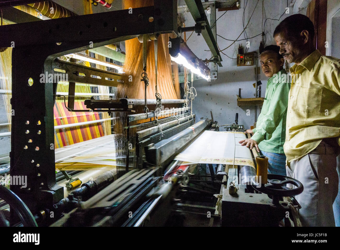 Men working in a textile factory hi-res stock photography and images ...