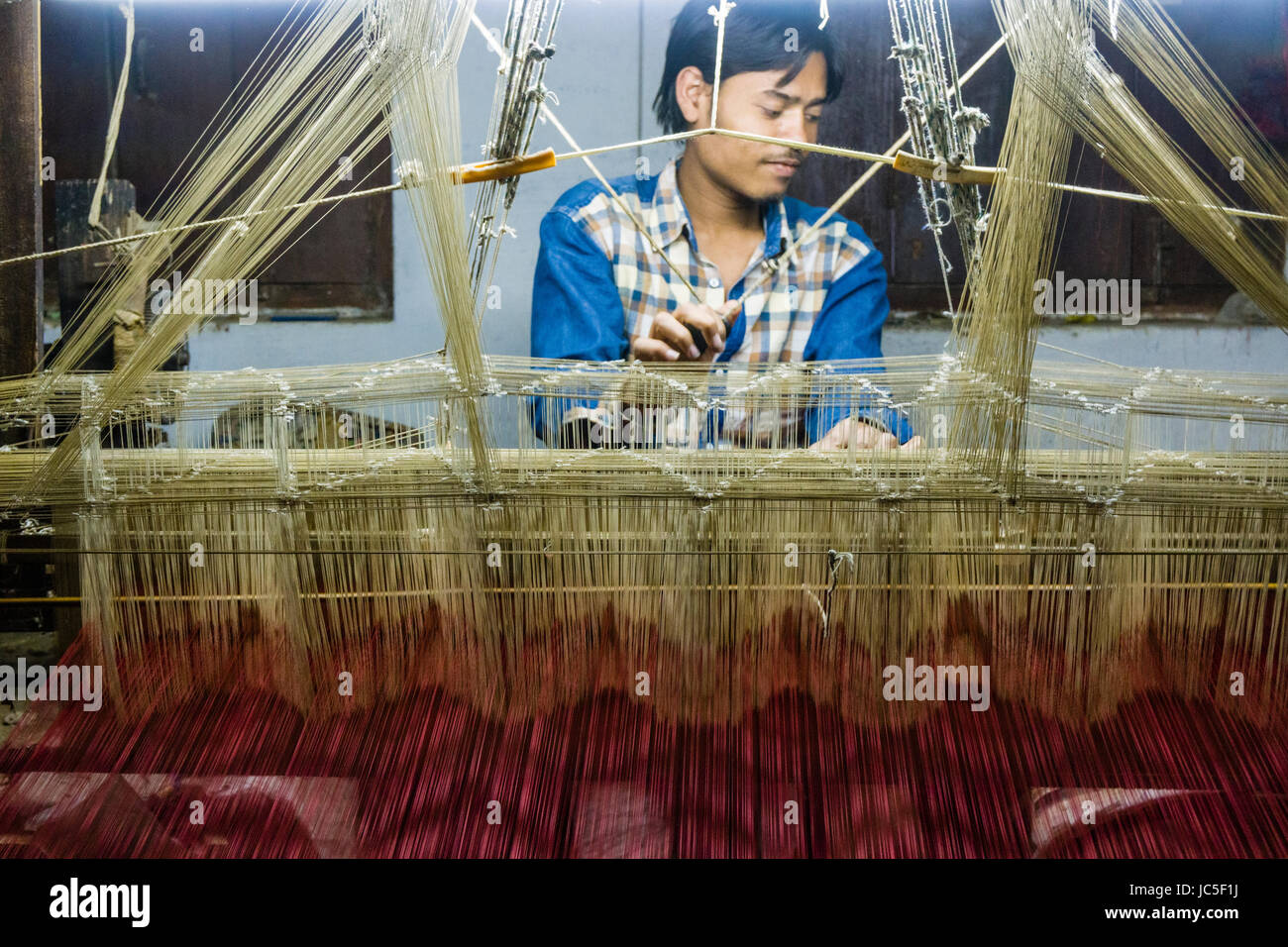 Old man weaving hi-res stock photography and images - Alamy