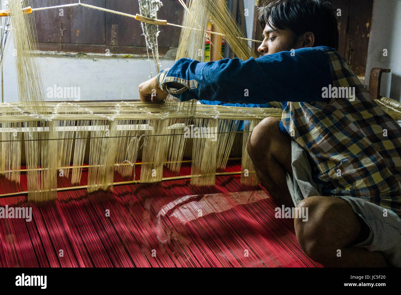 Handloom factory hi-res stock photography and images - Alamy