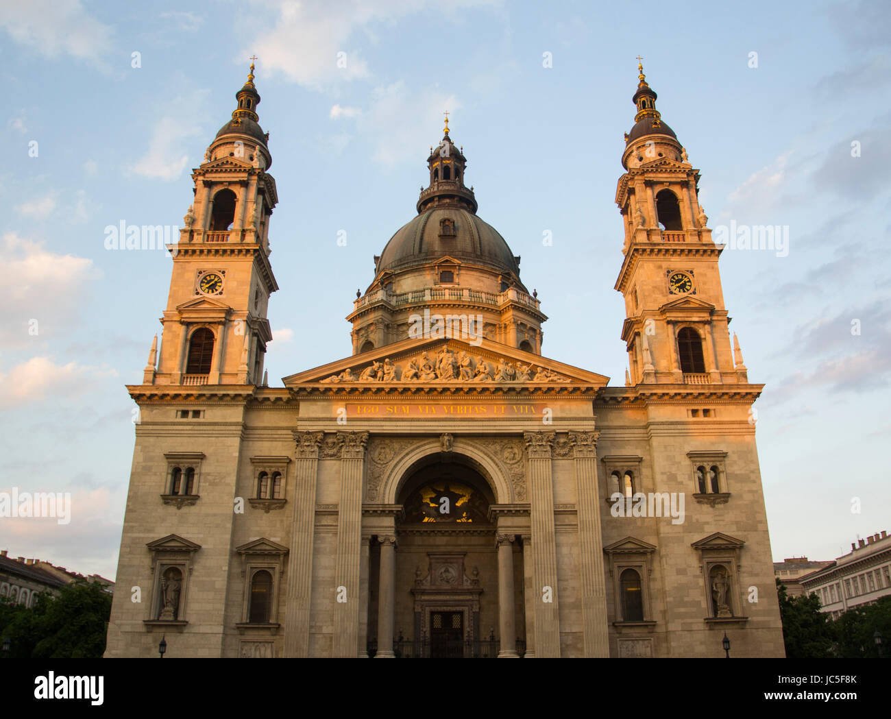Budapest church st stephan hi-res stock photography and images - Alamy