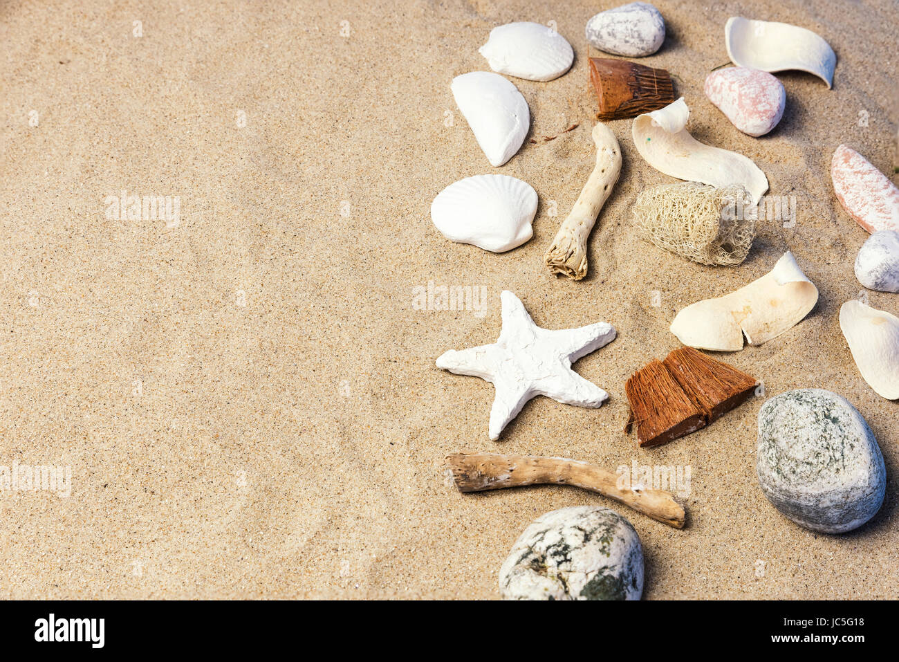 Seashell sand composition hi-res stock photography and images - Alamy