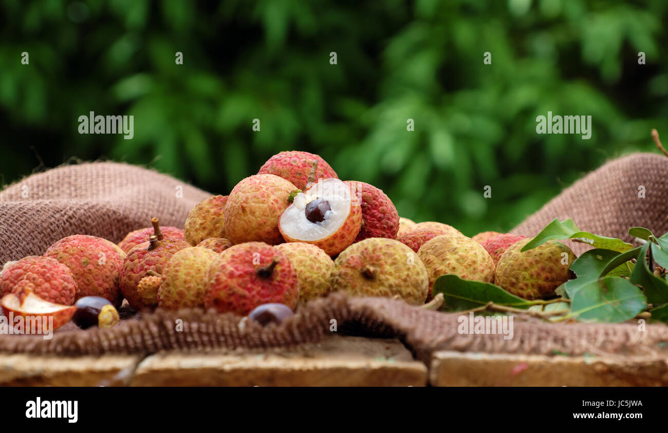 Litchi fruits fruit hi-res stock photography and images - Alamy