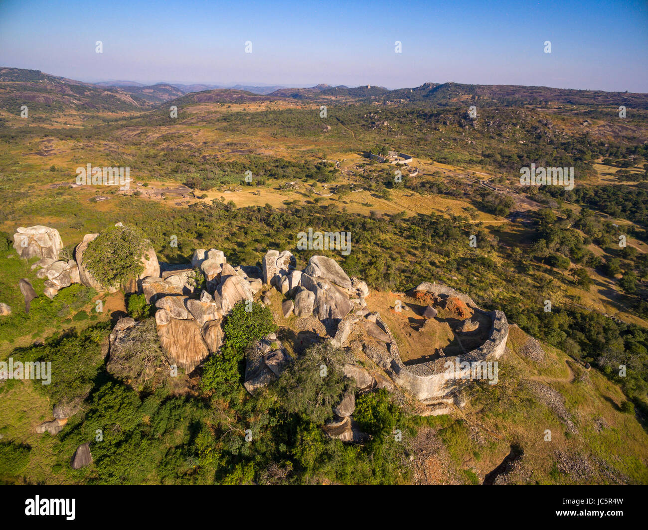 The hill complex at Great Zimbabwe Ruins Stock Photo - Alamy