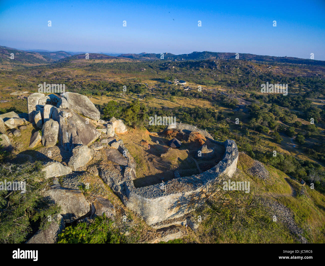 The hill complex at Great Zimbabwe Ruins Stock Photo - Alamy