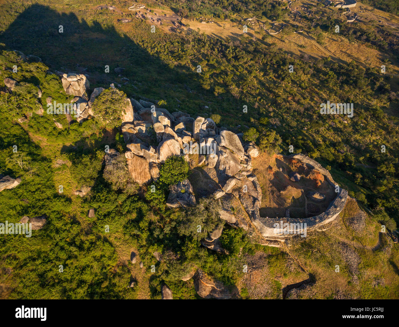 The hill complex at Great Zimbabwe Ruins Stock Photo - Alamy
