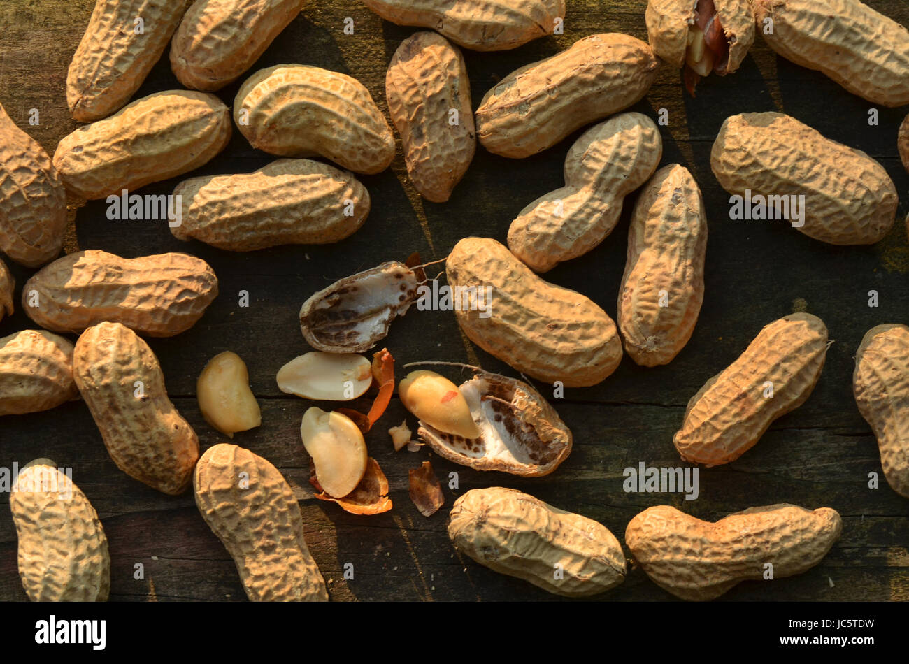roasted peanuts in shells Stock Photo - Alamy