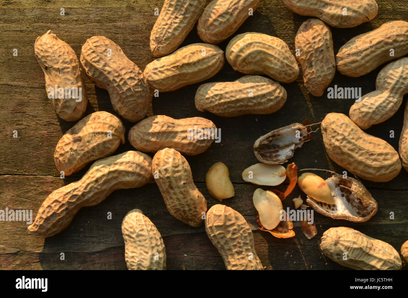 roasted peanuts in shells Stock Photo - Alamy